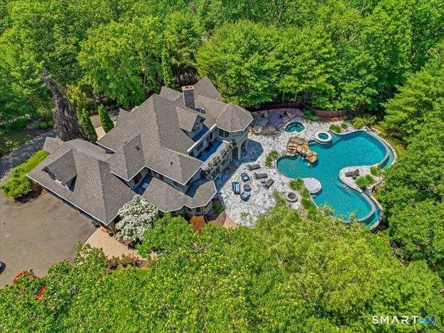 76 Sachem Head Rd, Guilford, CT 06437