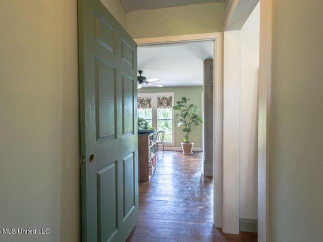 76 Shadow Lake Dr, Hattiesburg, MS 39401