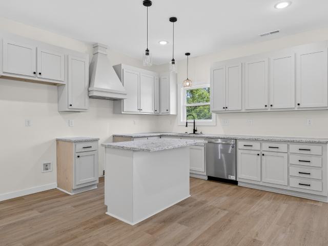 76 Simmons Cir