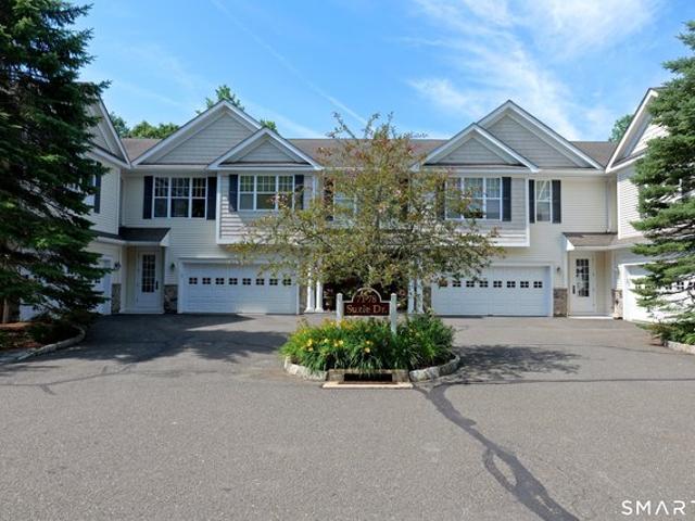 76 Suzie Dr Unit 76, Newtown, CT 06470