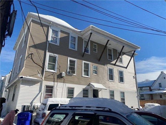 76 Sylvian St, Central Falls, RI 02863