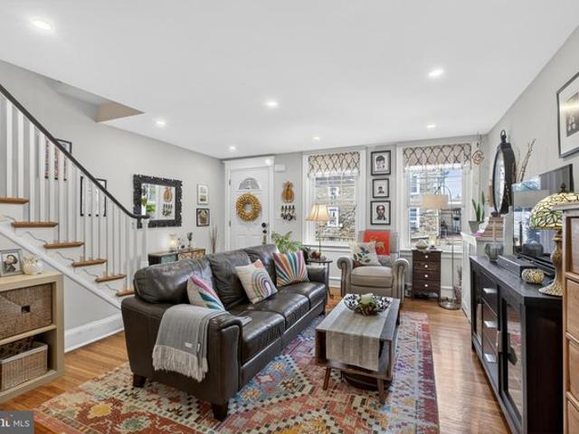 7704 Ardleigh St, Philadelphia, PA 19118