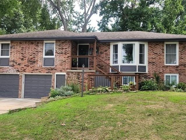 7705 E 127th St, Grandview, MO 64030