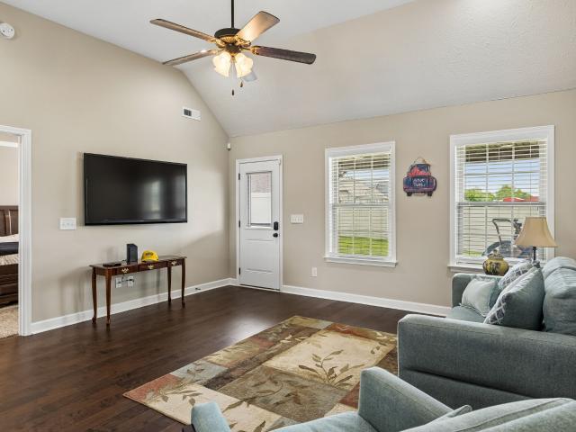 7706 Alameda Dr
