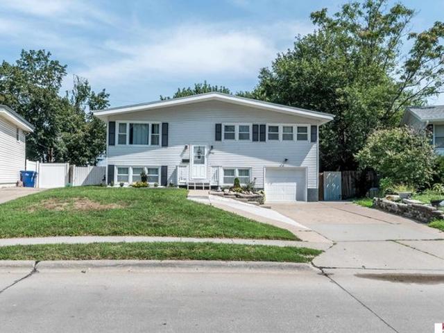 7706 Seymour St, Ralston, NE 68127