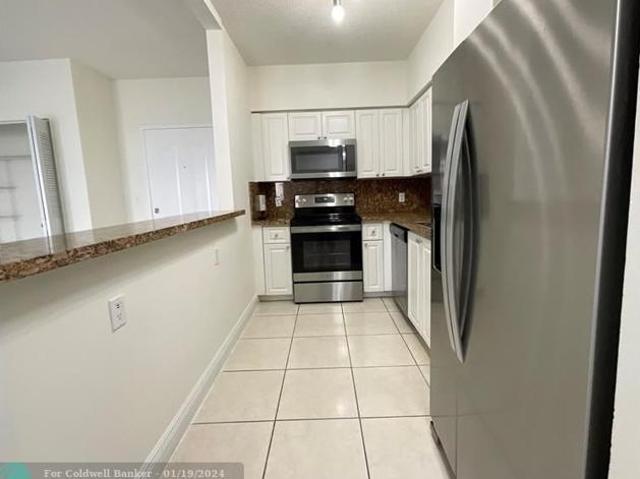 7707 NW 7th St #3 211, Miami, FL 33126