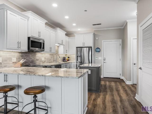 7707 Bluebonnet Blvd, Unit 204, Baton Rouge, LA 70810 | MLS #BR2026007 | Compass