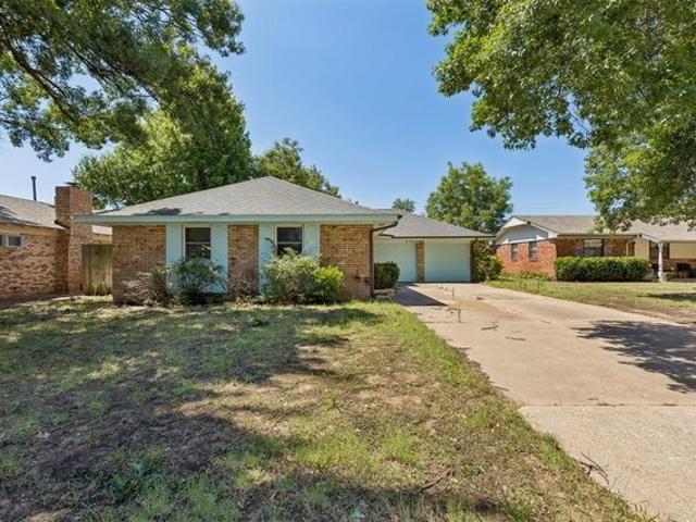 7708 NW 30th St, Bethany, OK 73008