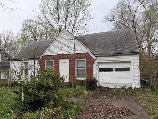 7708 Grand Ave, Kansas City, MO 64114