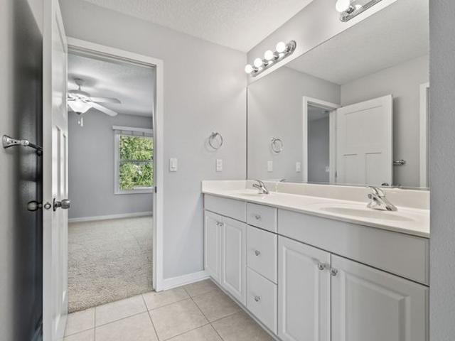 7709 Ashley Pl, Johnston, IA 50131