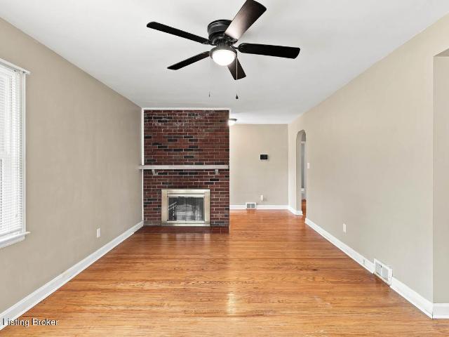 7709 Chet Ln