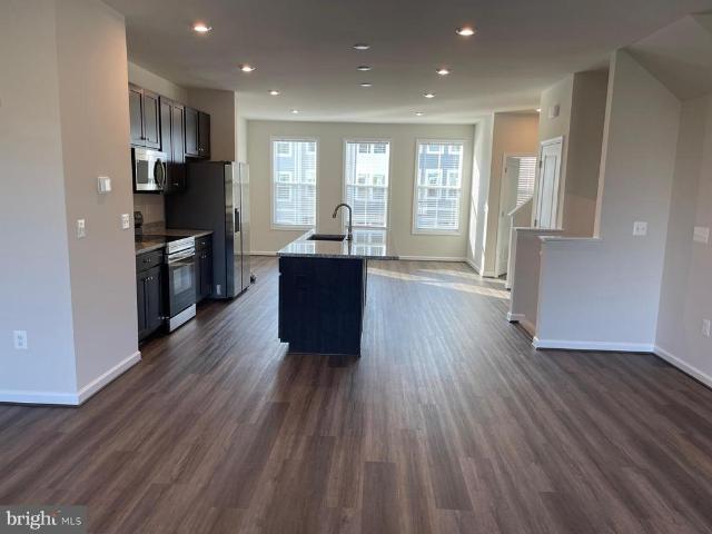 7709 Harlow Circle