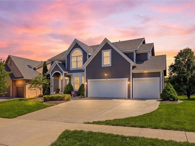 7709 W 145th St, Overland Park, KS 66223