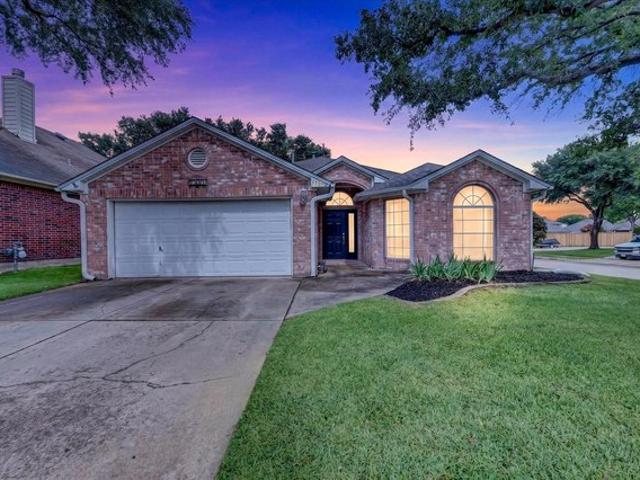 7700 Black Bear Ct, Fort Worth, TX 76137