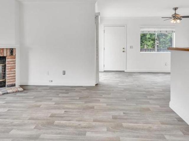 7701 Caminito Leon #201, Carlsbad, CA 92009