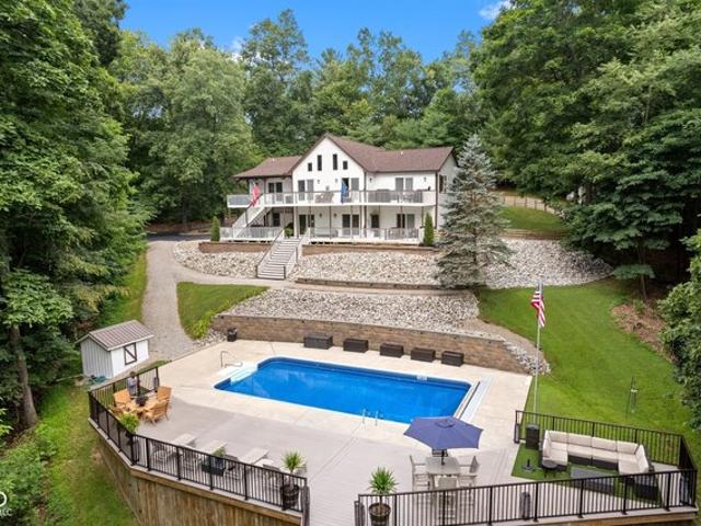 7701 Center Lake Rd, Nineveh, IN 46164