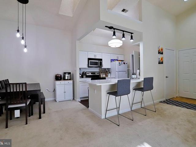 7701 Lafayette Forest Dr Apt 31, Annandale, VA 22003
