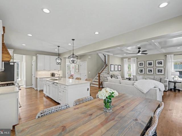 7701 riparian ct