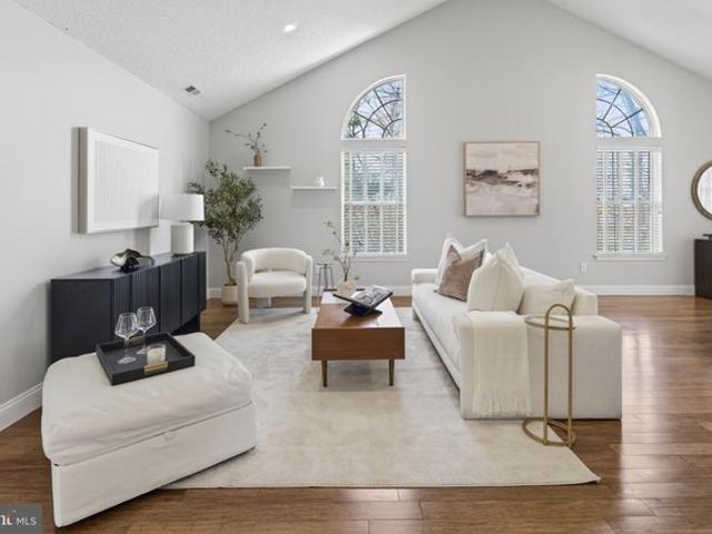 7702 B Normandy Dr, Mount Laurel, NJ 08054