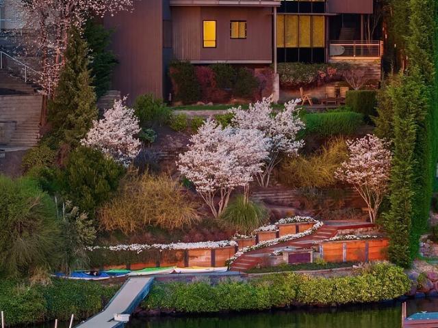 7703 W Mercer Way, Mercer Island, WA 98040 | MLS #2515 | Compass