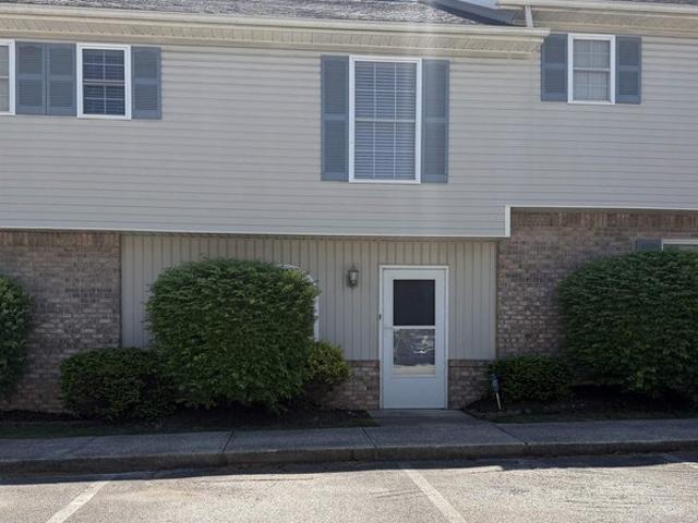 770 E Sherwood Hills Dr, Bloomington, IN 47401
