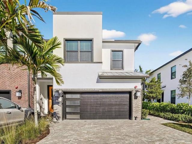 770 NW 82nd Ter, Plantation, FL 33324
