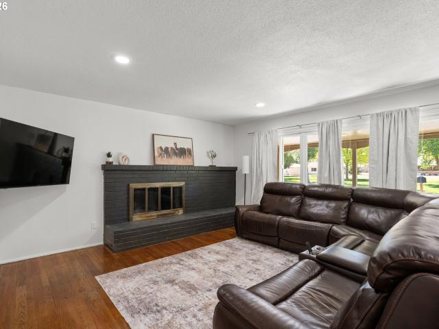 770 w pine ave