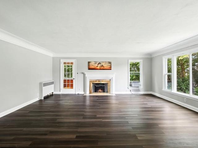 770 Viking Dr E, Maplewood, MN 55117