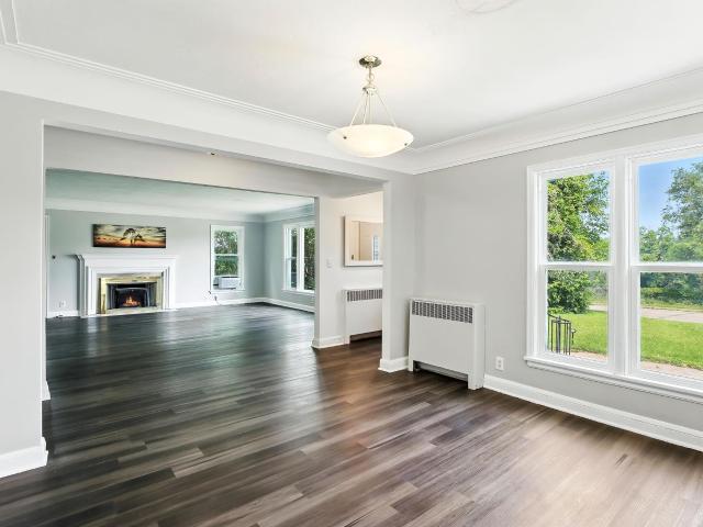 770 Viking Drive E