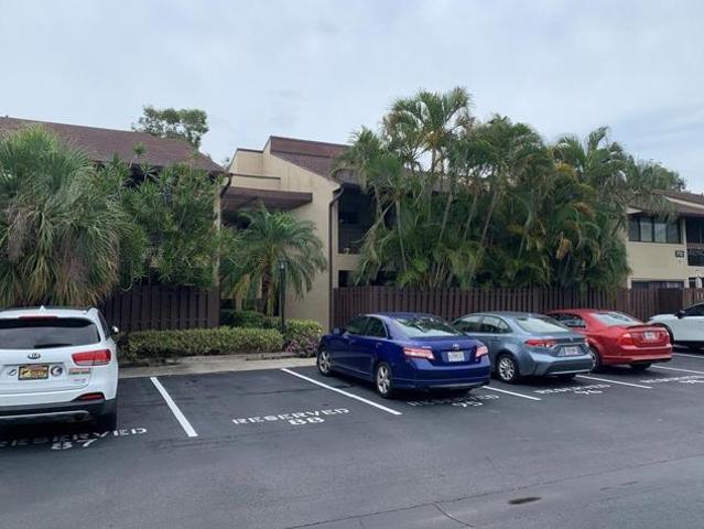 770 Village Lake Terrace N #104, Saint Petersburg, FL 33716