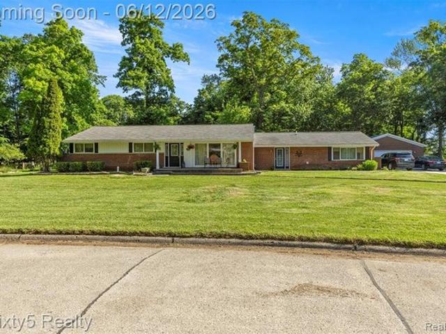 7714 Bournemouth Ave, Grosse Ile, MI 48138