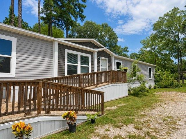 7715 Walnut Tree Ln, TX 77365