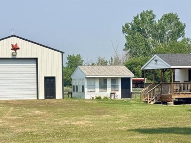 7715 11th Ave SE, Minot, ND 58701
