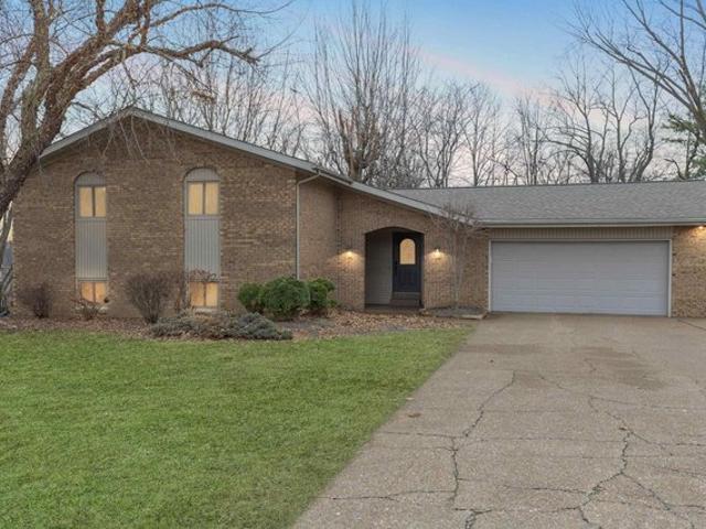 7716 Huckleberry Ln, Evansville, IN 47712