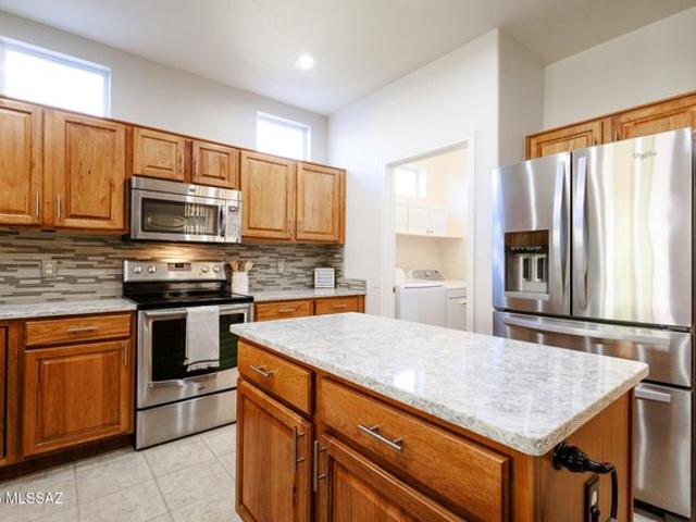 7716 W Cathedral Canyon Dr, Tucson, AZ 85743