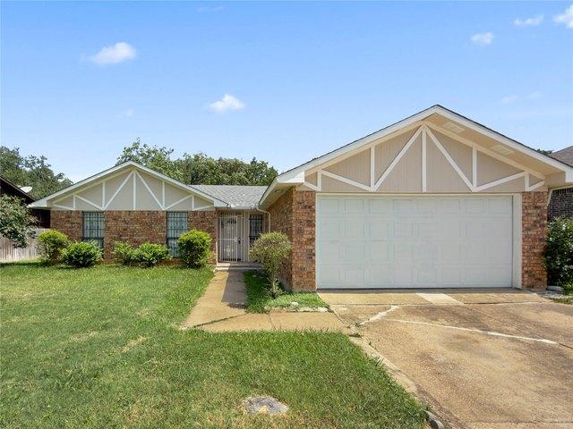 7717 Acapulco Rd, Fort Worth, TX 76112