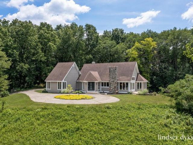 7718 Burrstone Dr SE, Caledonia, MI 49316