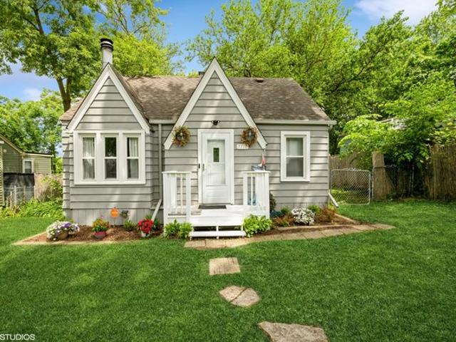 7718 Beach Rd, Wonder Lake, IL 60097