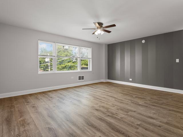7710 N Sheridan Rd, Unit 304, Chicago, IL 60626 | MLS #12558 | Compass