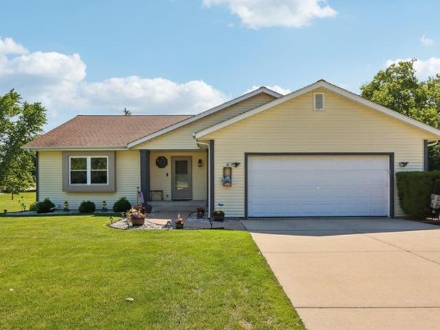 7710 S Chapel Hill Dr, Franklin, WI 53132