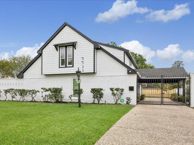 7711 Meadowvale Drive
