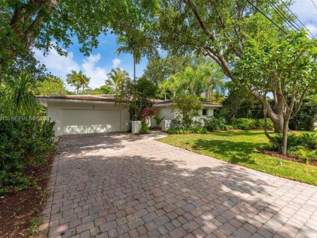 7711 SW 47th Ave, 4 beds, 3 baths