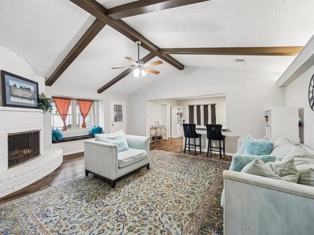 7711 Twin Hills Dr, Houston, TX 77071