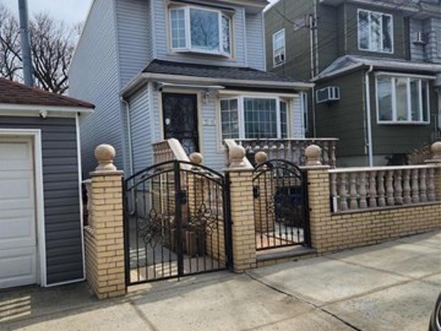 7711 64th Ln, Glendale, NY 11385