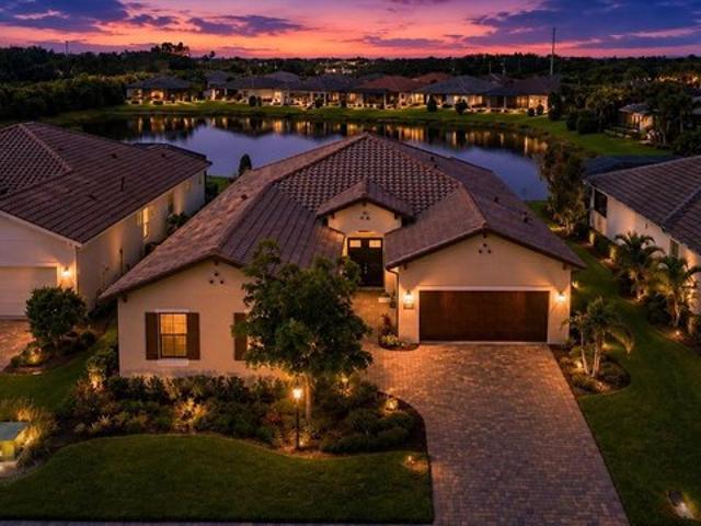 7712 Sandhill Lake Dr, Sarasota, FL 34241