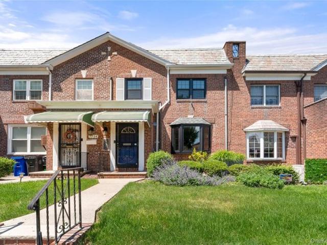 7712 83rd St, Glendale, NY 11385