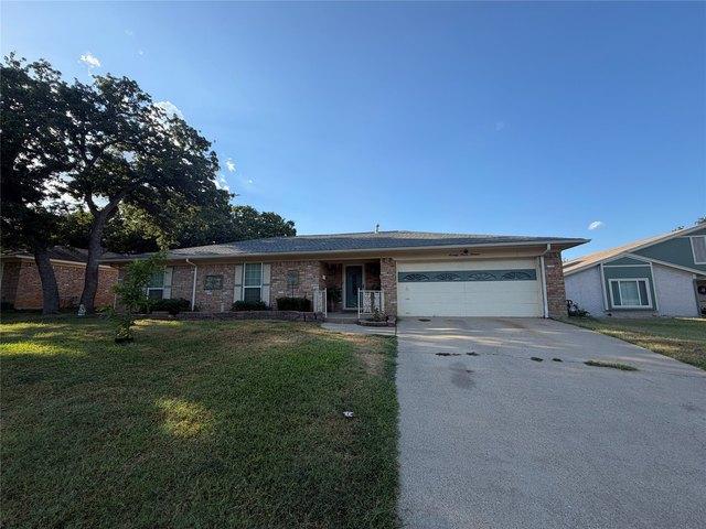 7713 Briarridge Ct, North Richland Hills, TX 76182