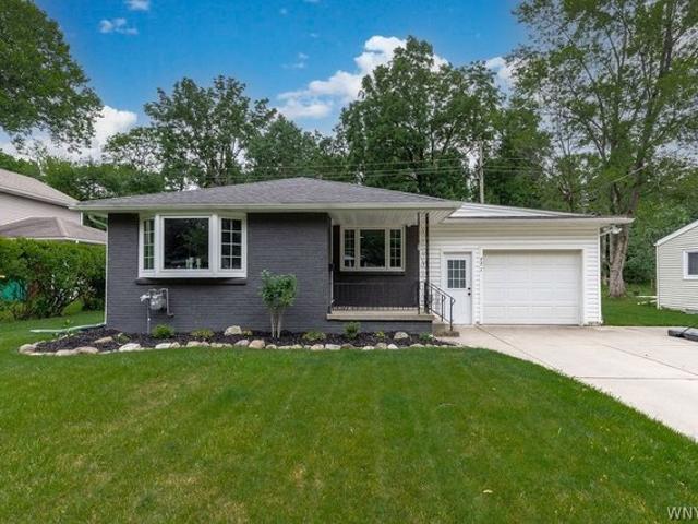 771 Martin Dr, East Aurora, NY 14052