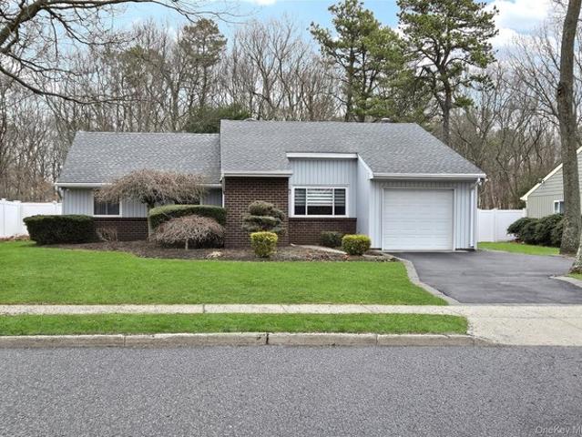 771 Waverly Ave, Holtsville, NY 11742