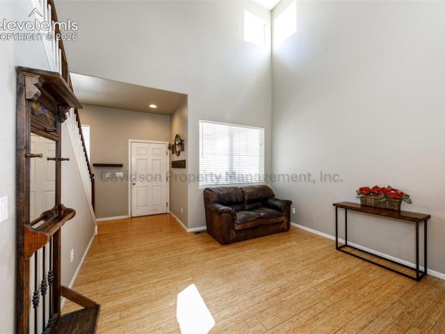 7724 Canyon Oak Drive
